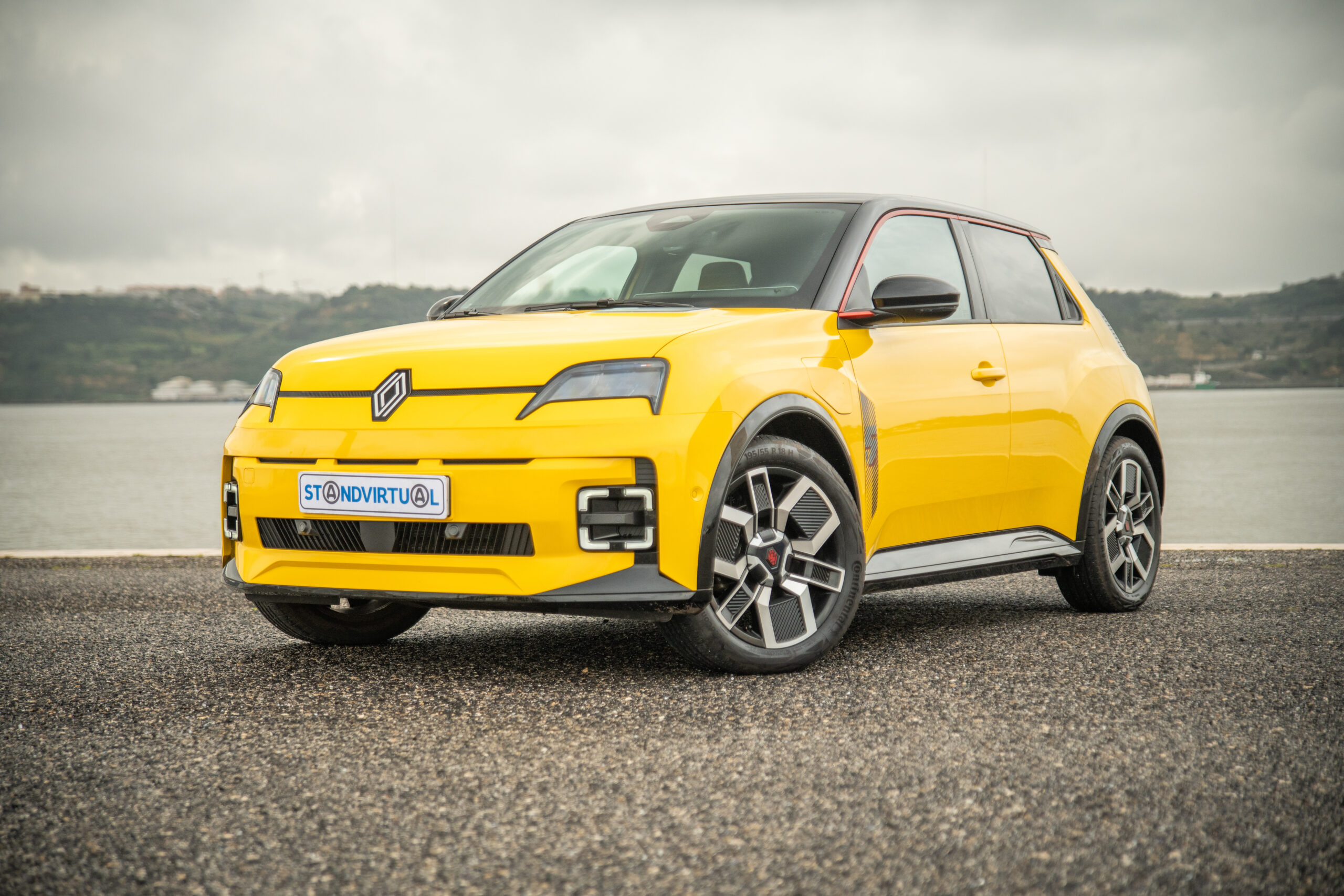 Já conduzimos o novo Renault 5 E-Tech. Corresponde às expectativas ...